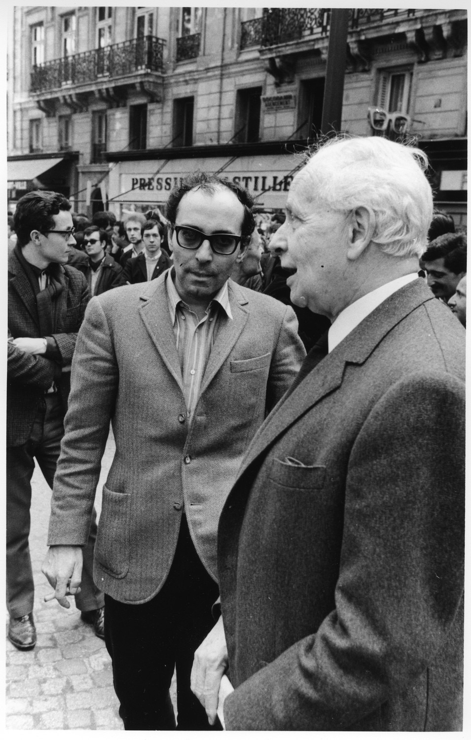 GODARD EST MORT, pire que la mort, une légende… – Histoire et société
